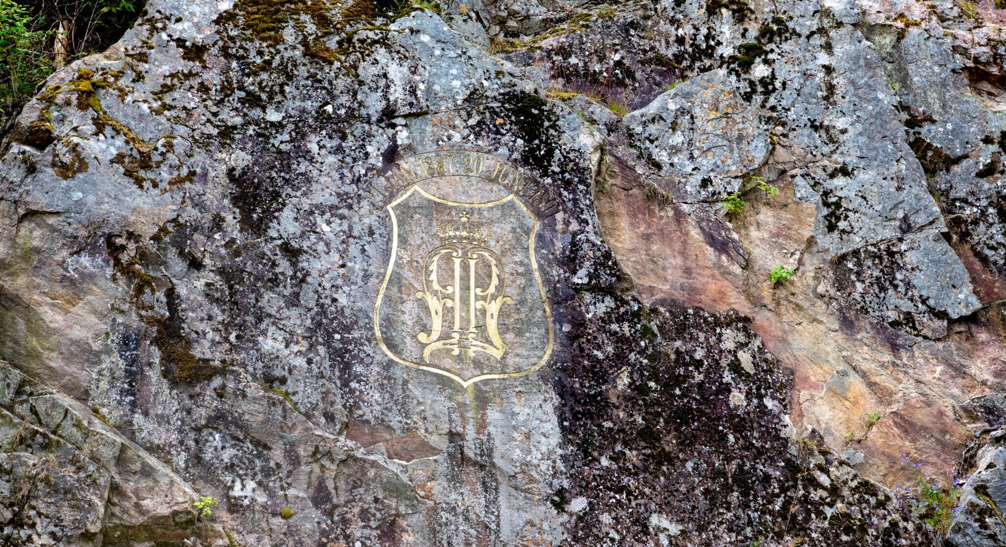 Monogrammet til Oscar 2. - Skiensvassdraget og Telemarkskanalen